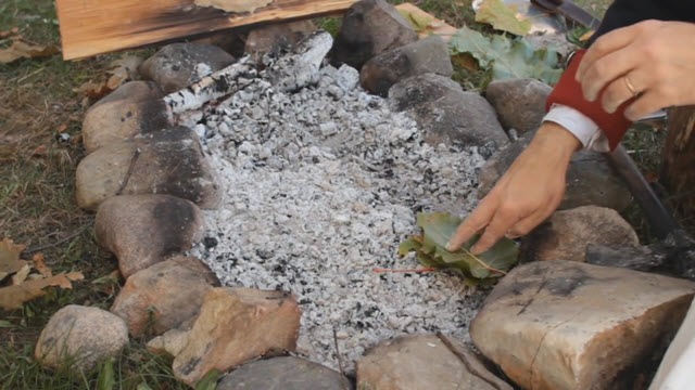 Cooking Ash Cakes | Savoring the Past